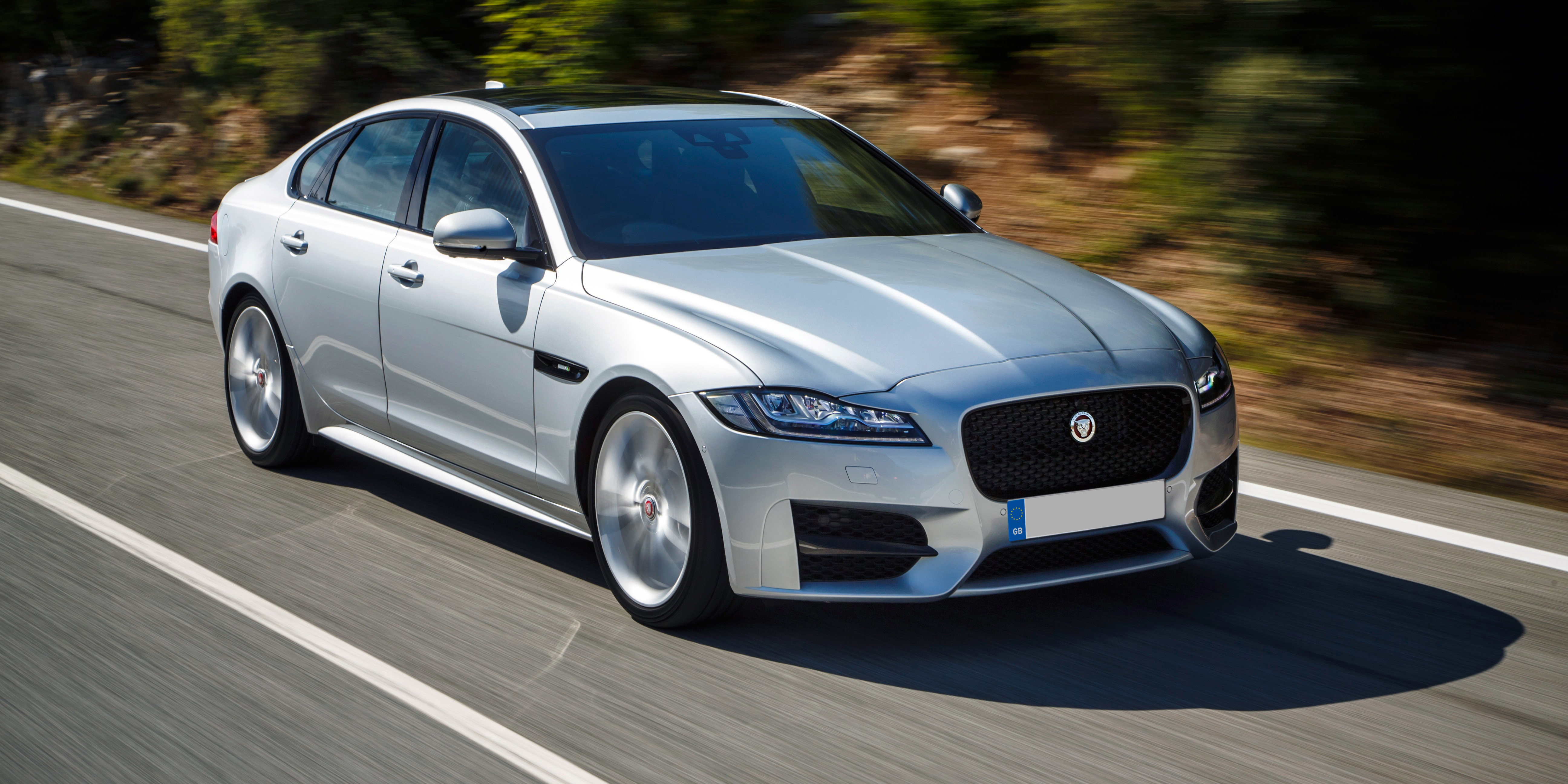 Jaguar XF Performance, Handling & Comfort | carwow