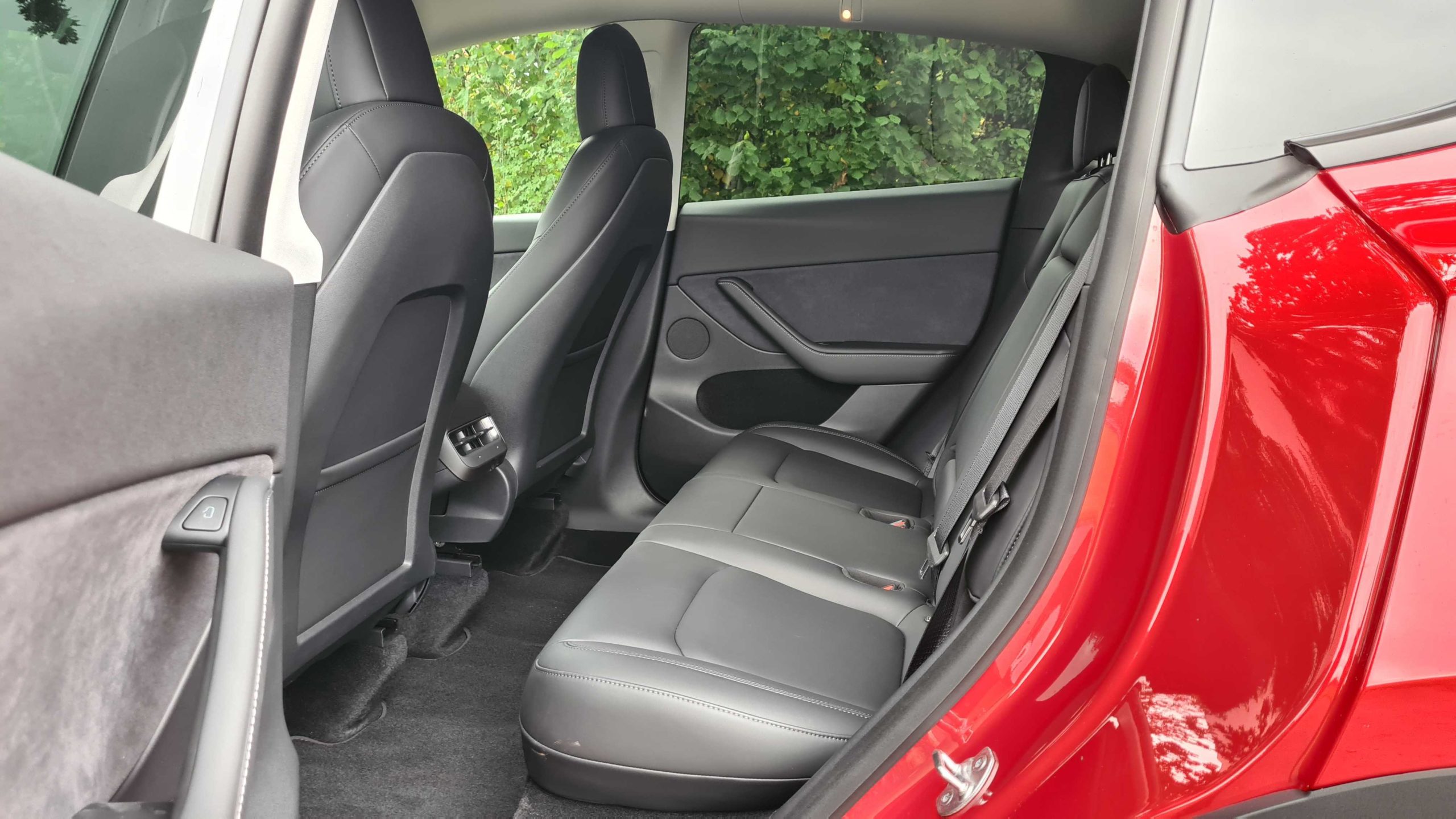 Tesla Model Y Review 2022 | Drive, Specs & Pricing | carwow