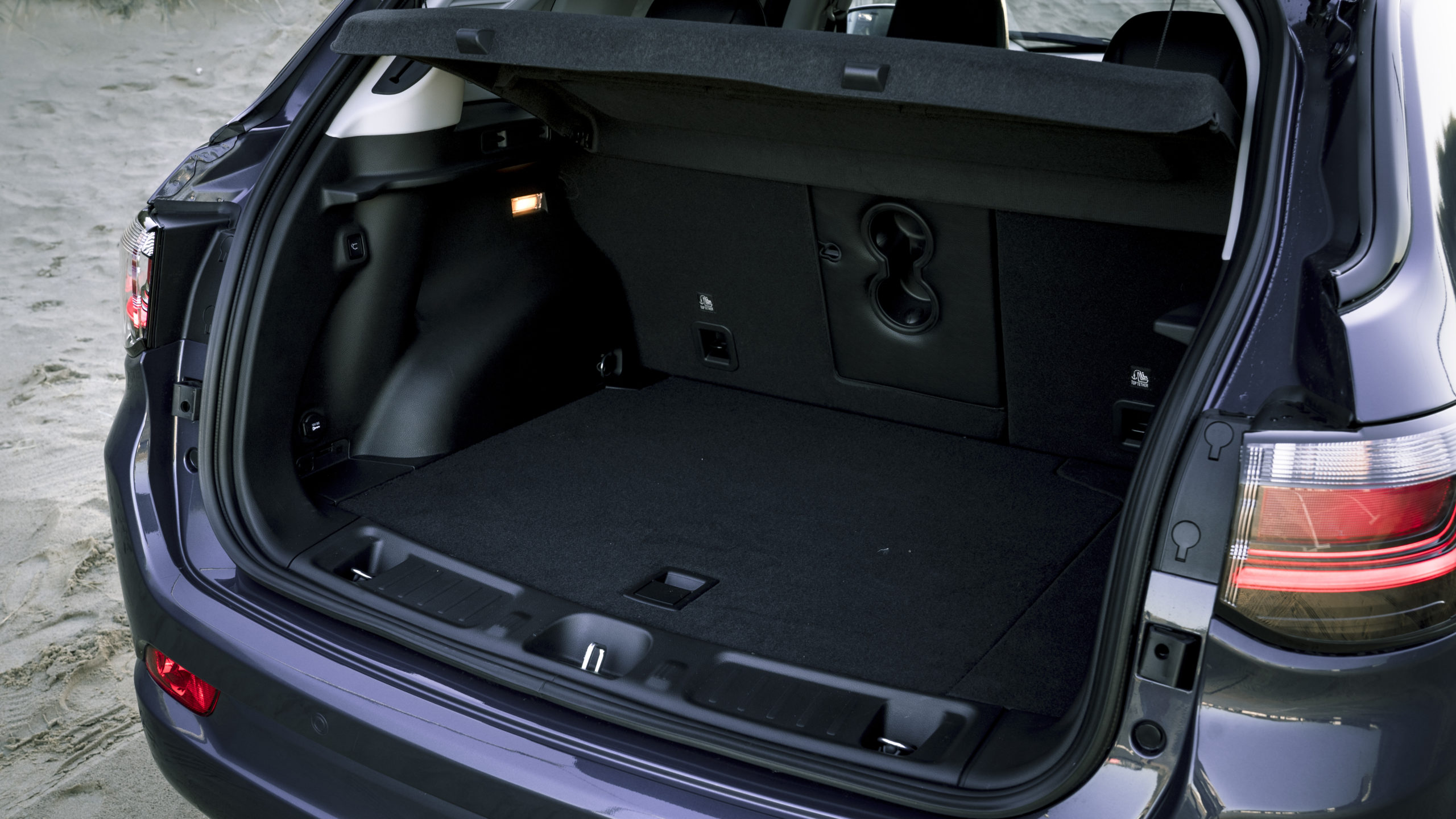 Jeep Compass Review 2022 | Drive, Specs & Pricing | carwow