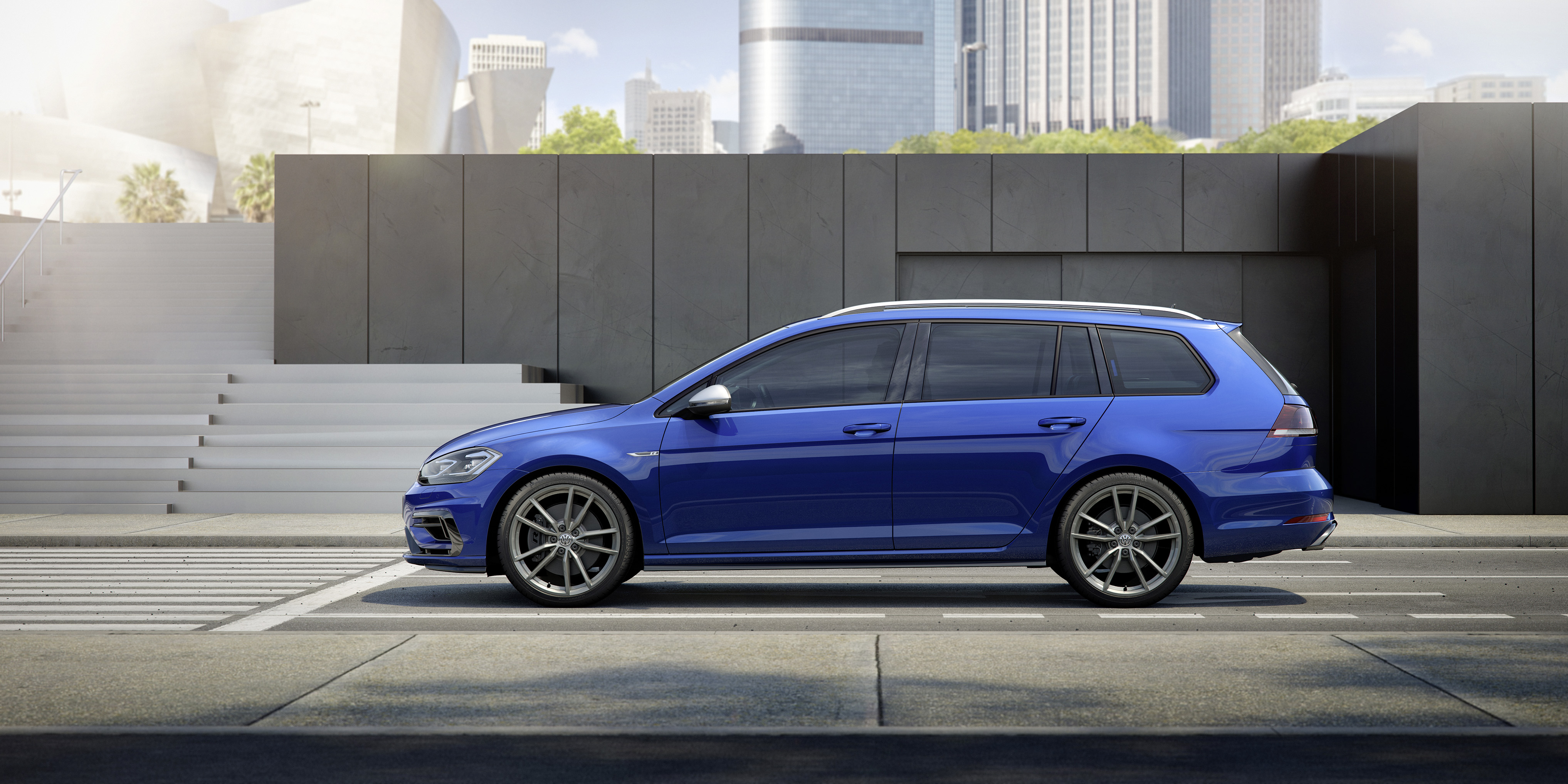 Volkswagen Golf R Estate Review | carwow
