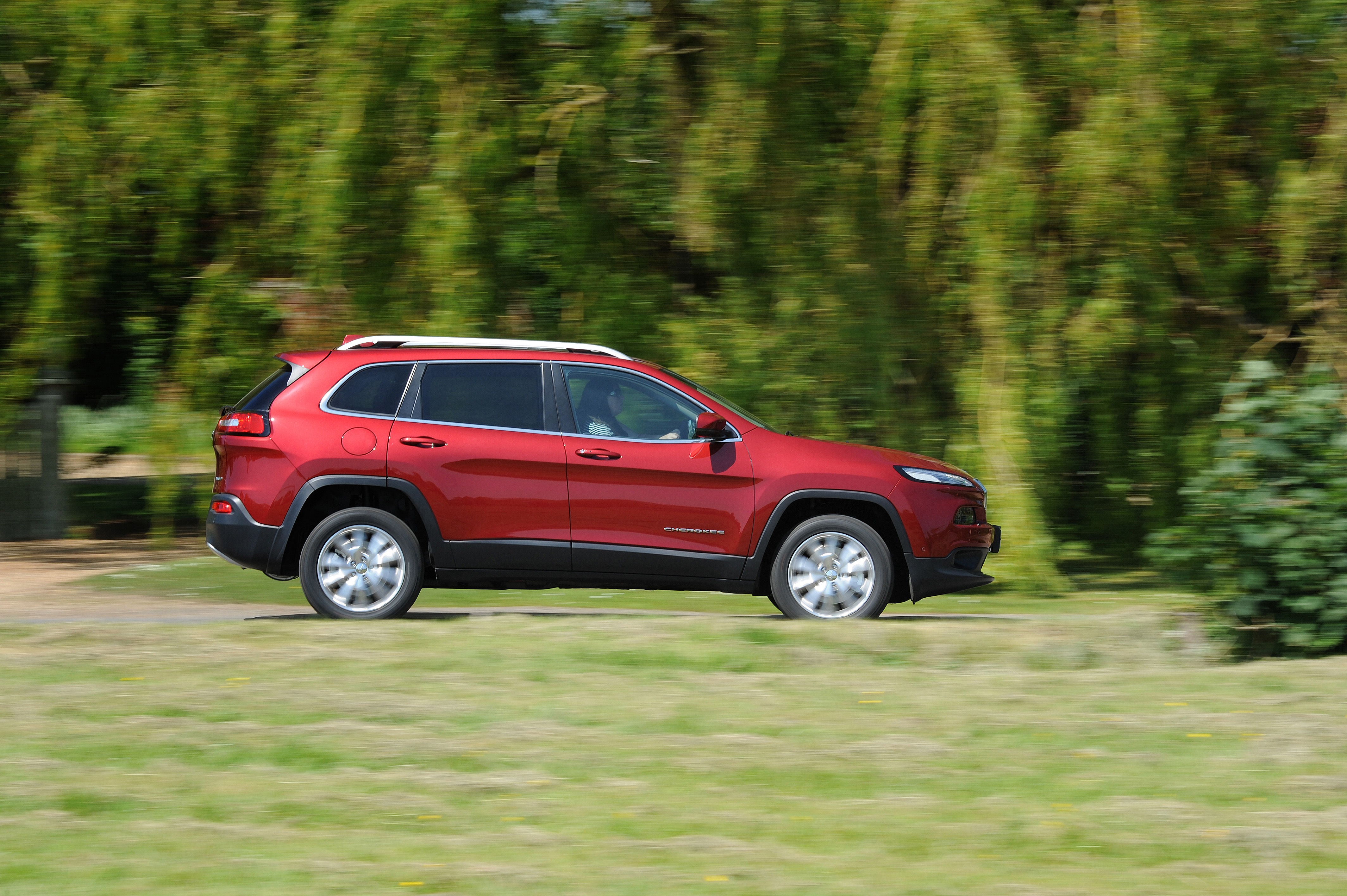 Jeep Cherokee Review | carwow