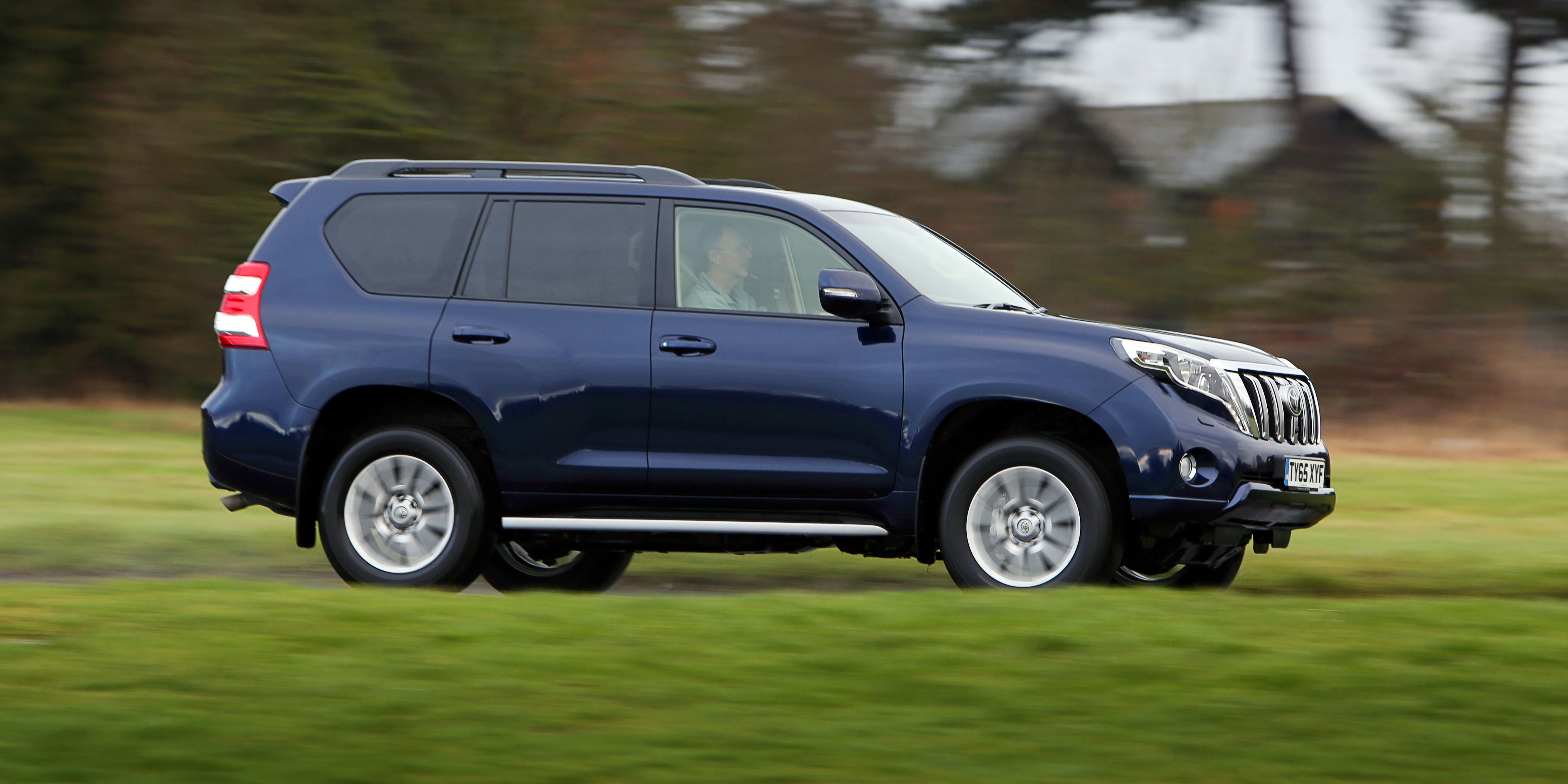 Toyota Land Cruiser (2013-2017) Review | carwow