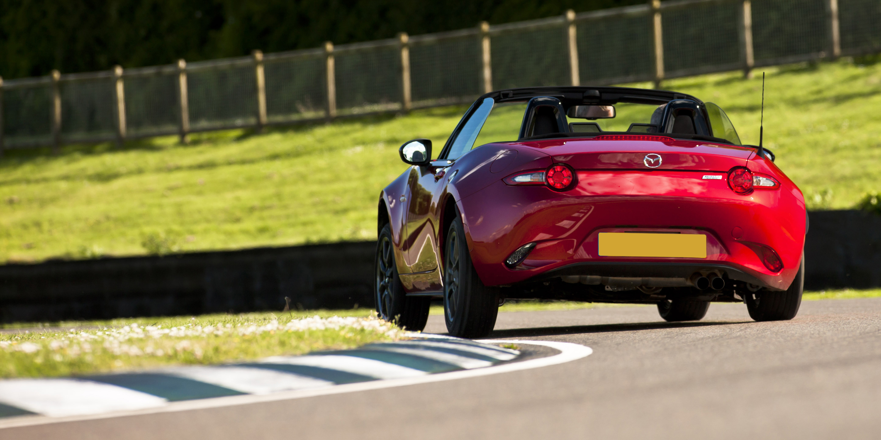 Mazda MX-5 Review | carwow