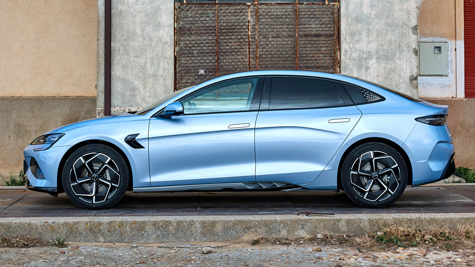 New BYD Seal electric saloon coming to the UK this autumn: everything ...