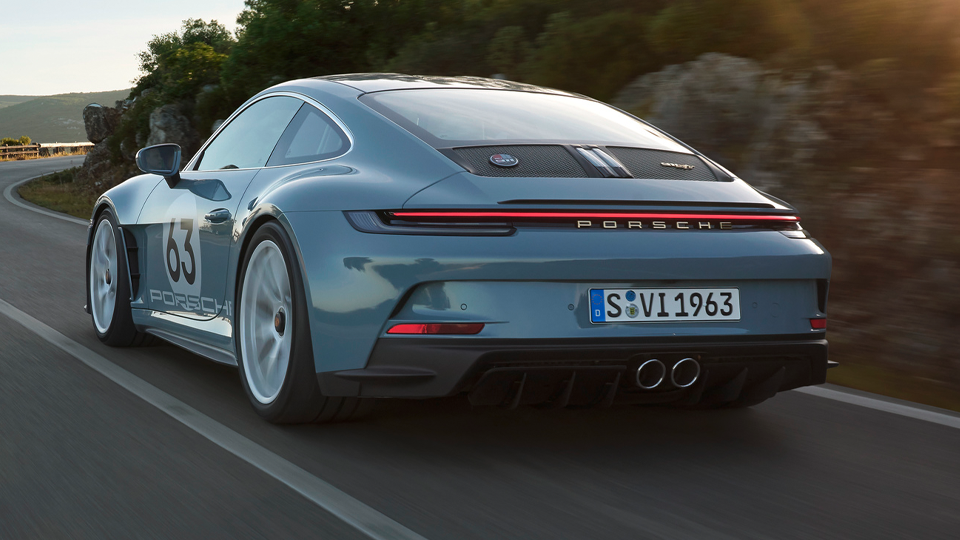 New Porsche 911 S/T revealed: price and specs | Carwow