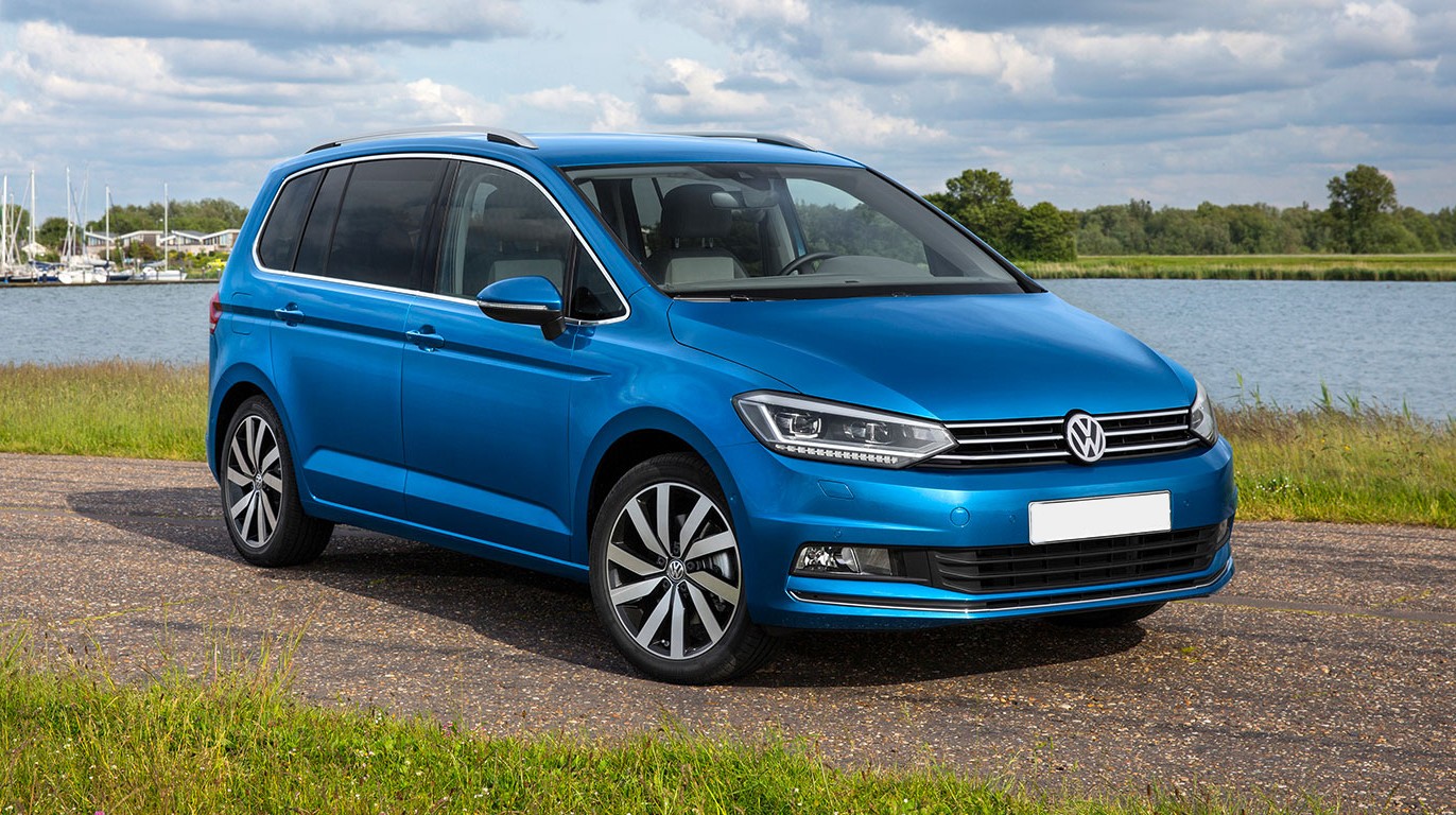 Volkswagen Touran Review | carwow