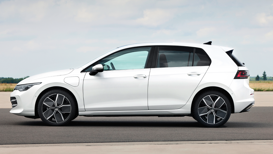 New Volkswagen Golf revealed: mid-life update for iconic hatchback | carwow