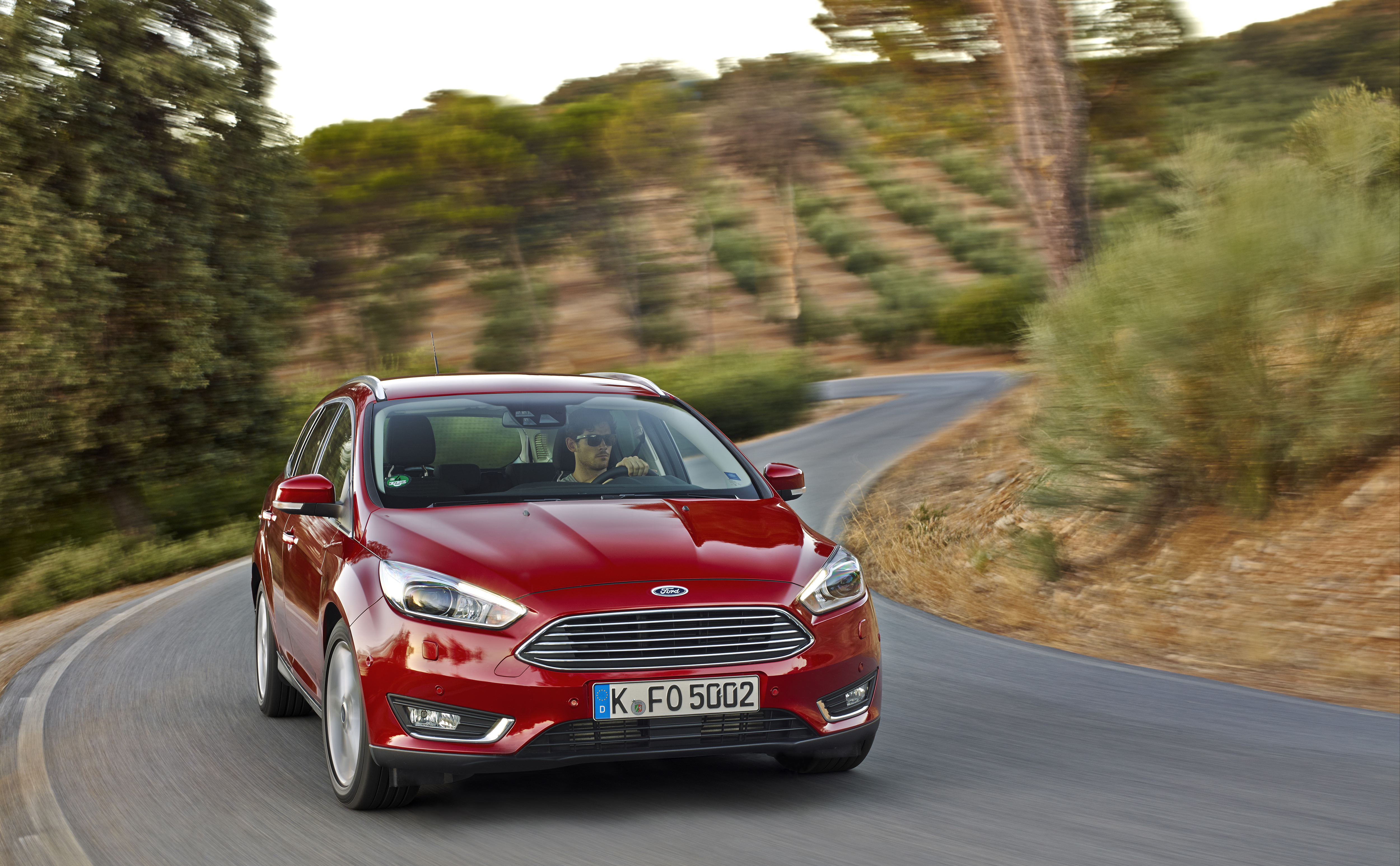 Ford Focus Estate Review | carwow