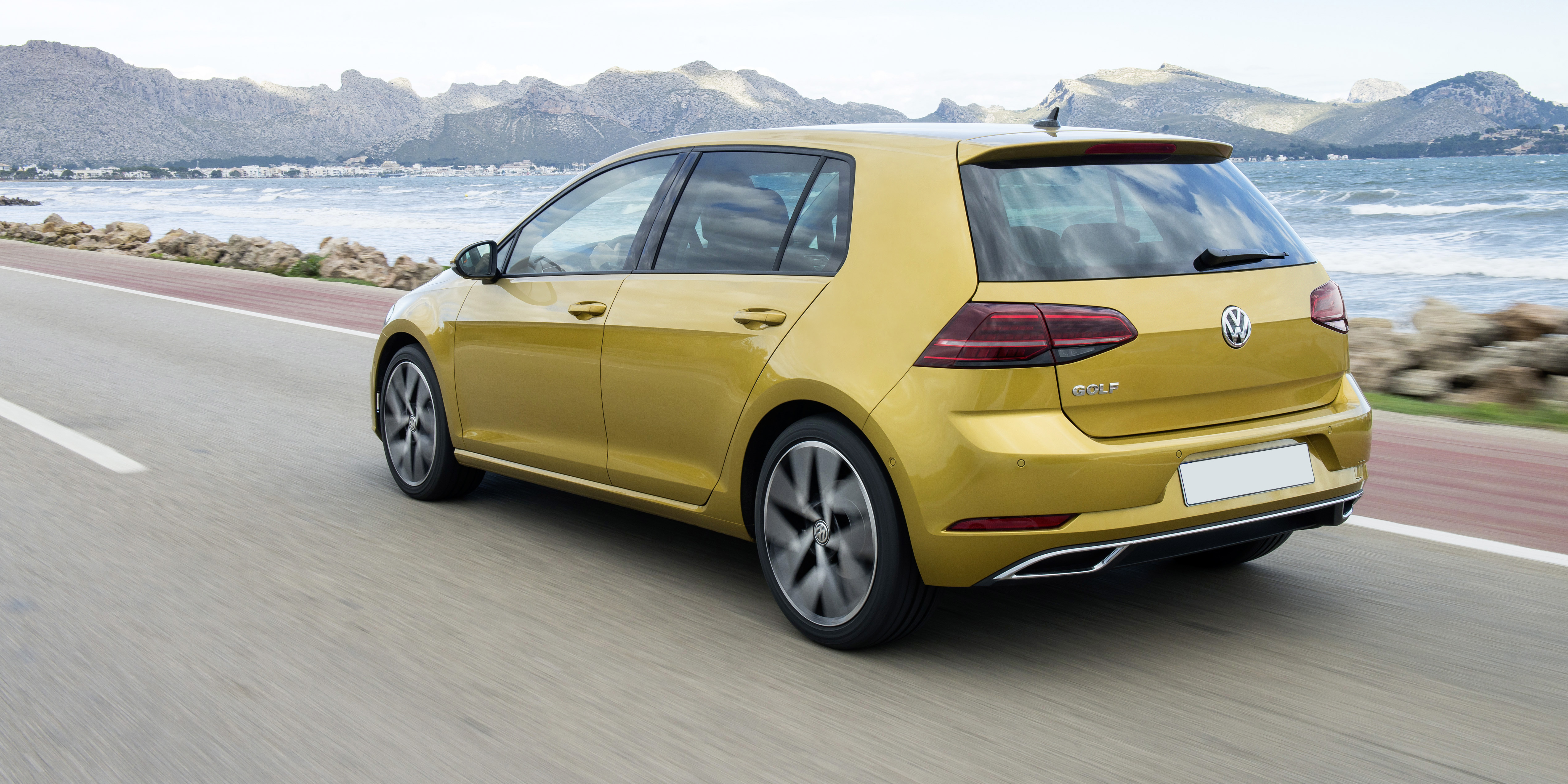 Volkswagen Golf Review | carwow
