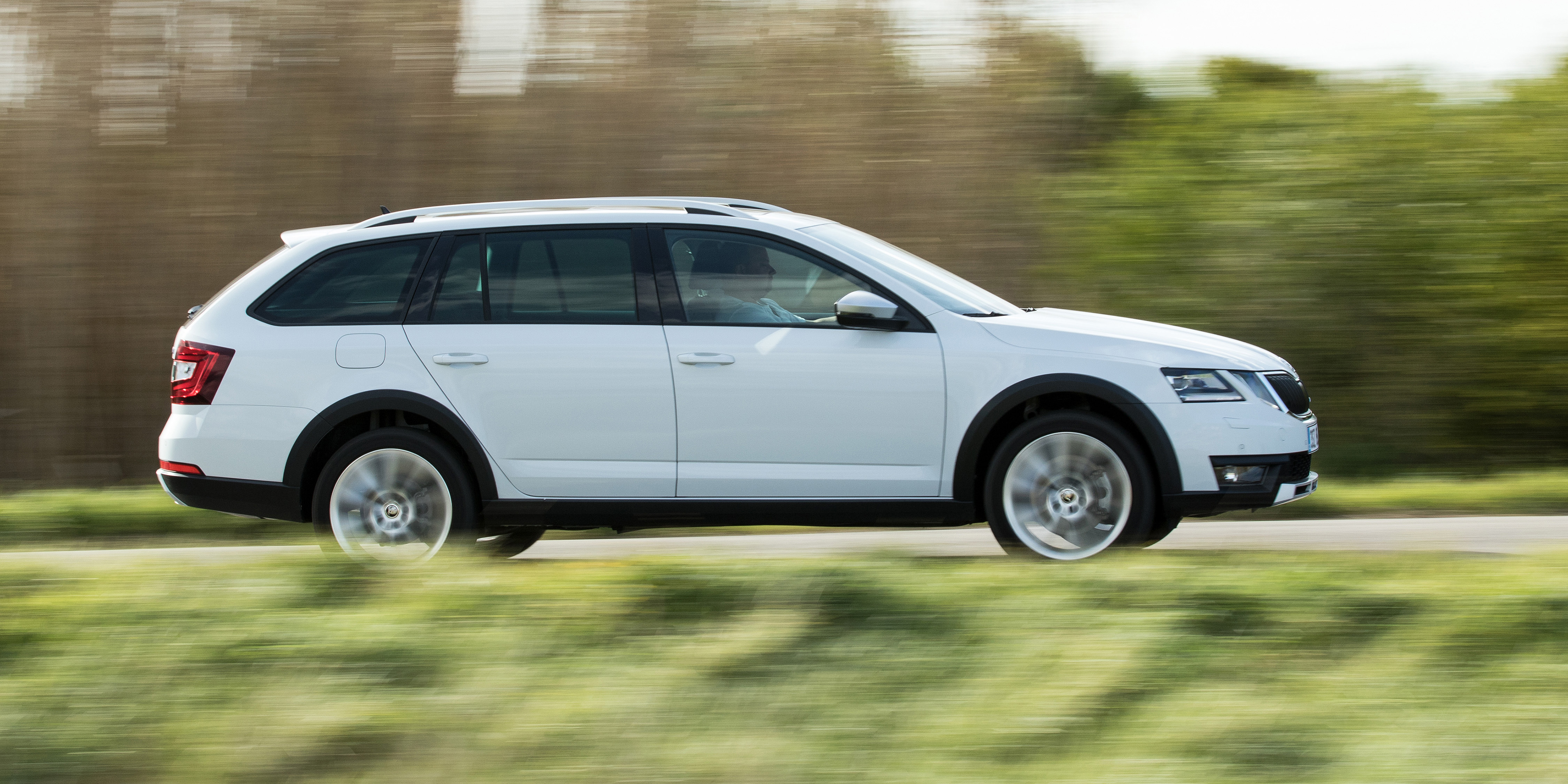 Skoda Octavia Scout Review | carwow