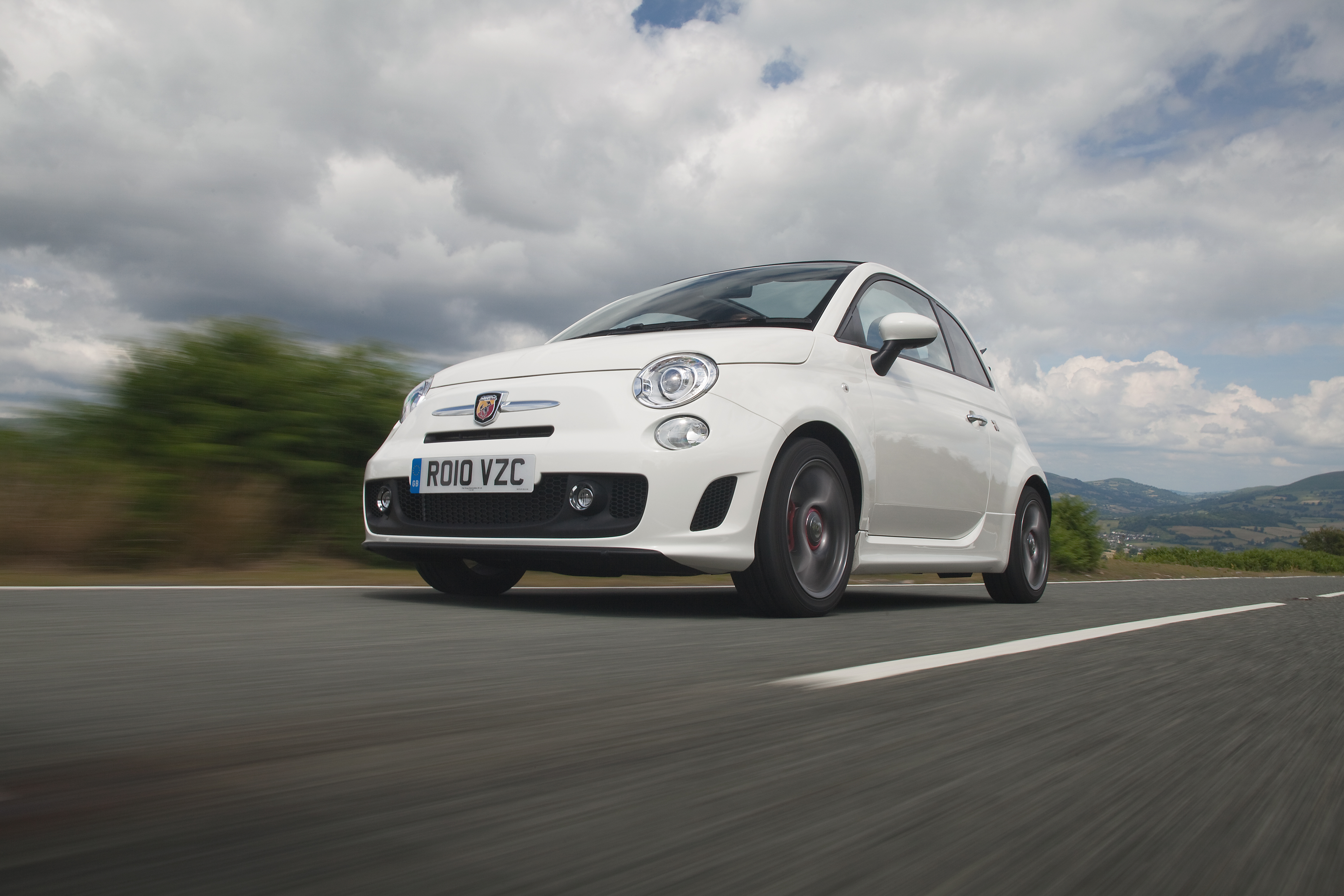 Abarth 595C Review | carwow