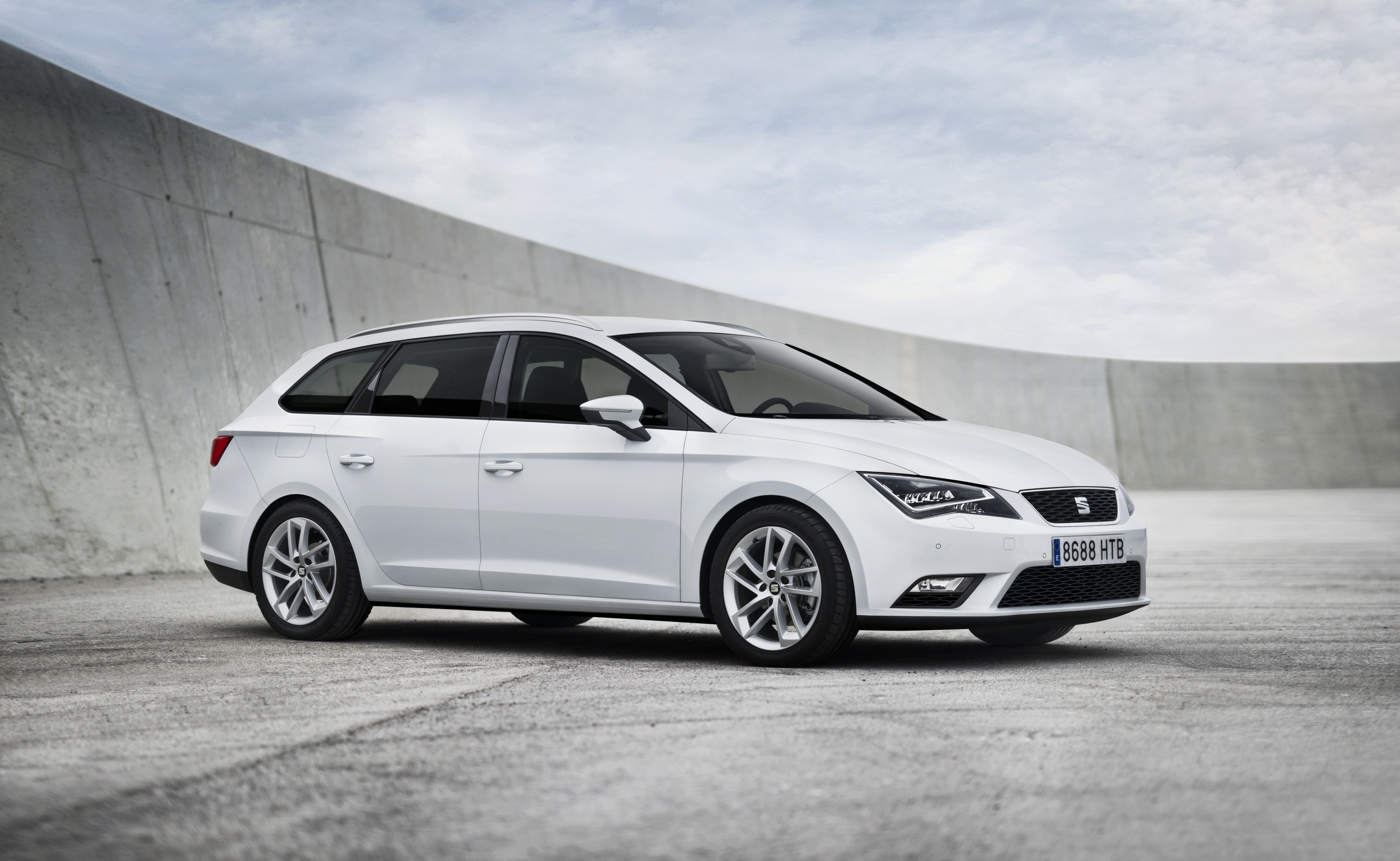 SEAT Leon ST Review | carwow