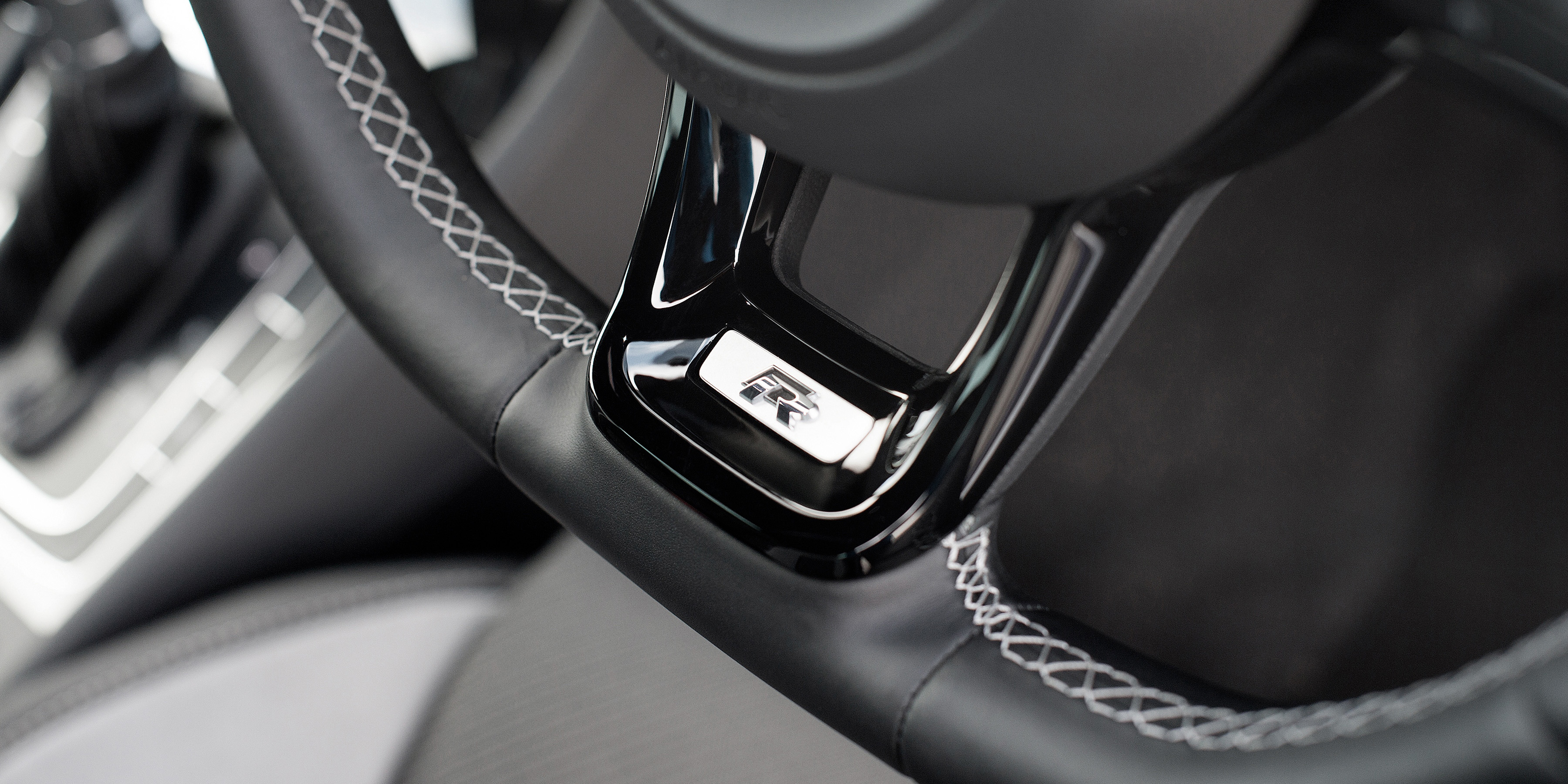Volkswagen Golf R Review | carwow