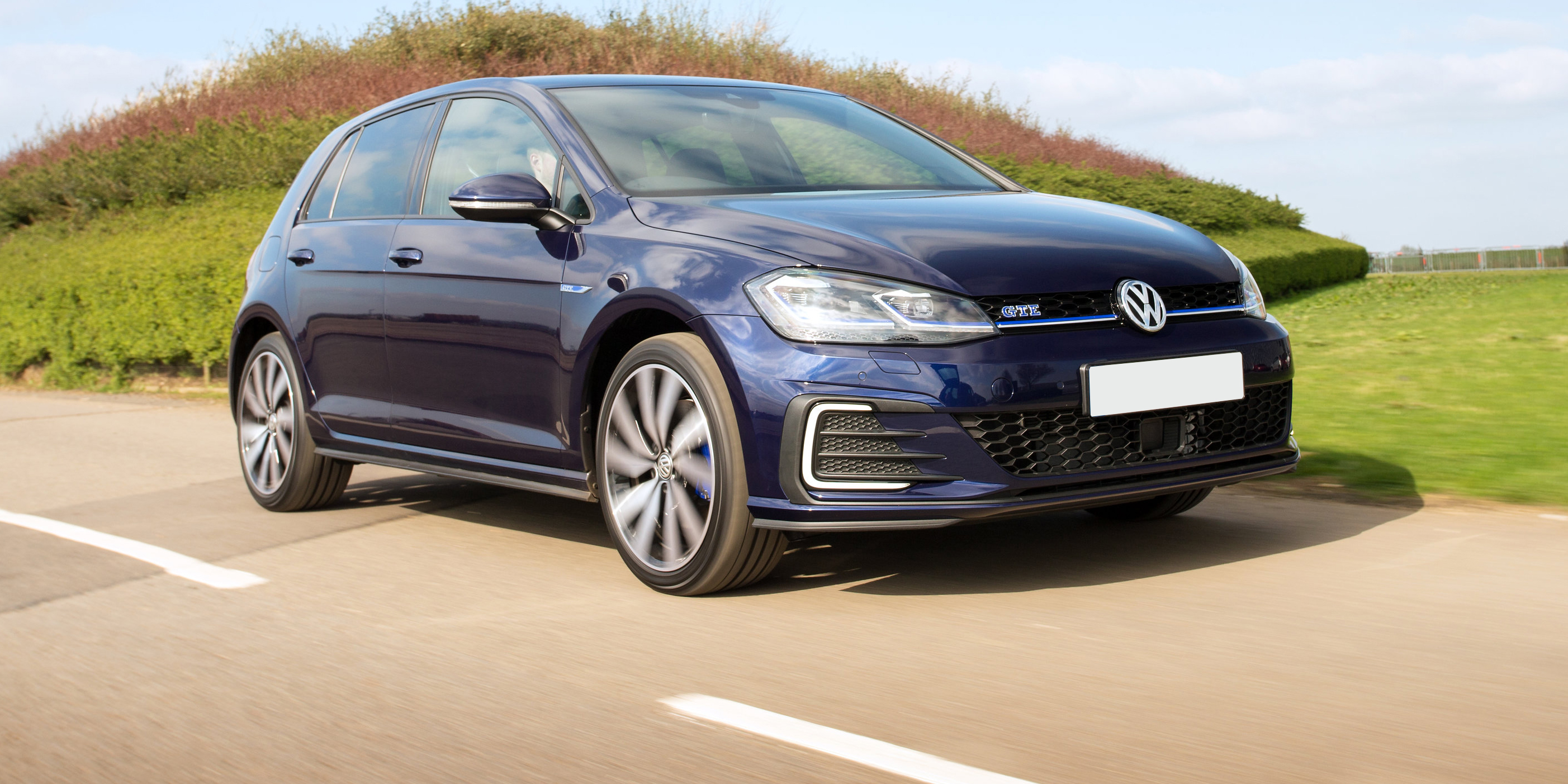 Volkswagen Golf GTE Review | carwow