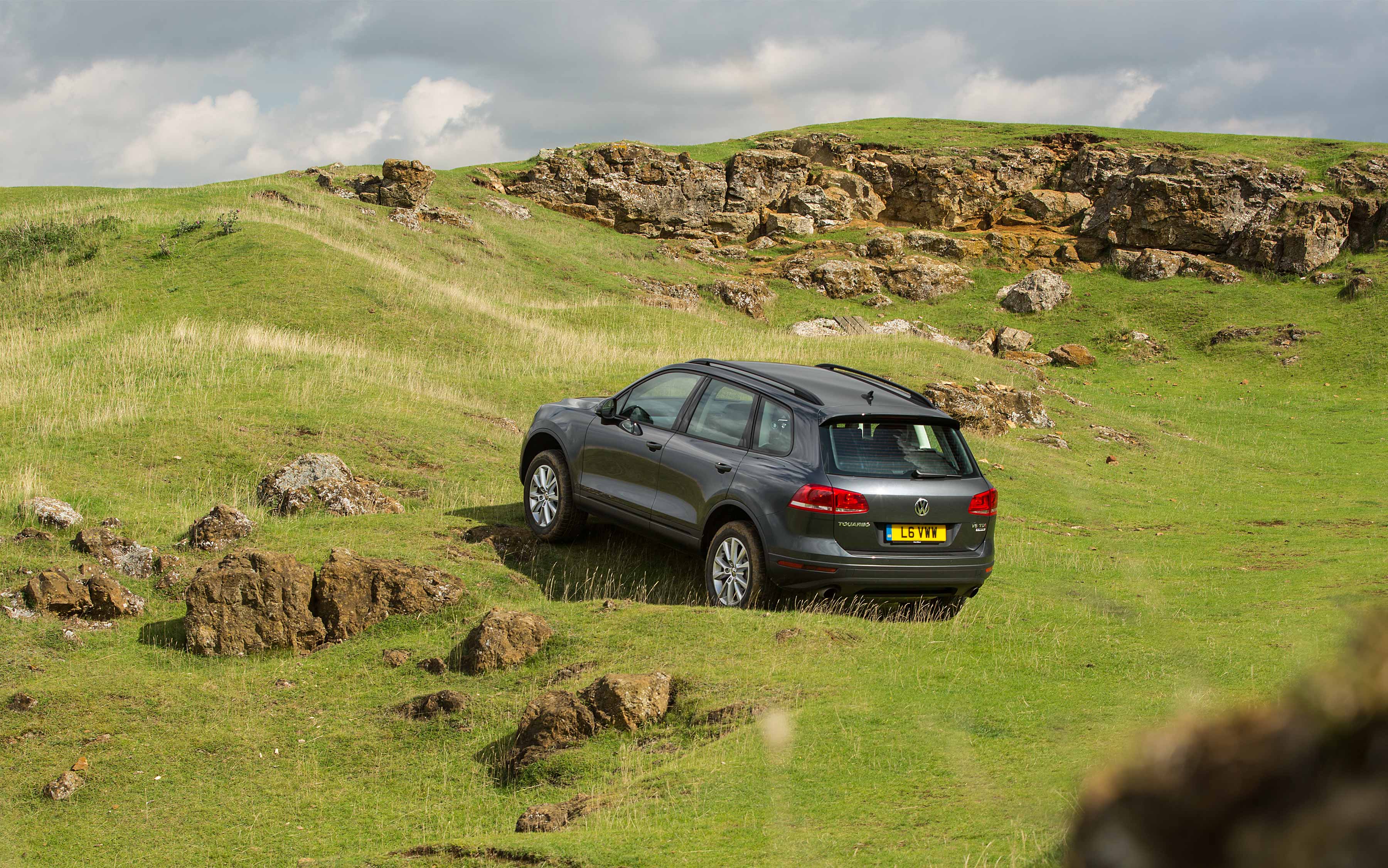 Volkswagen Touareg Review | carwow