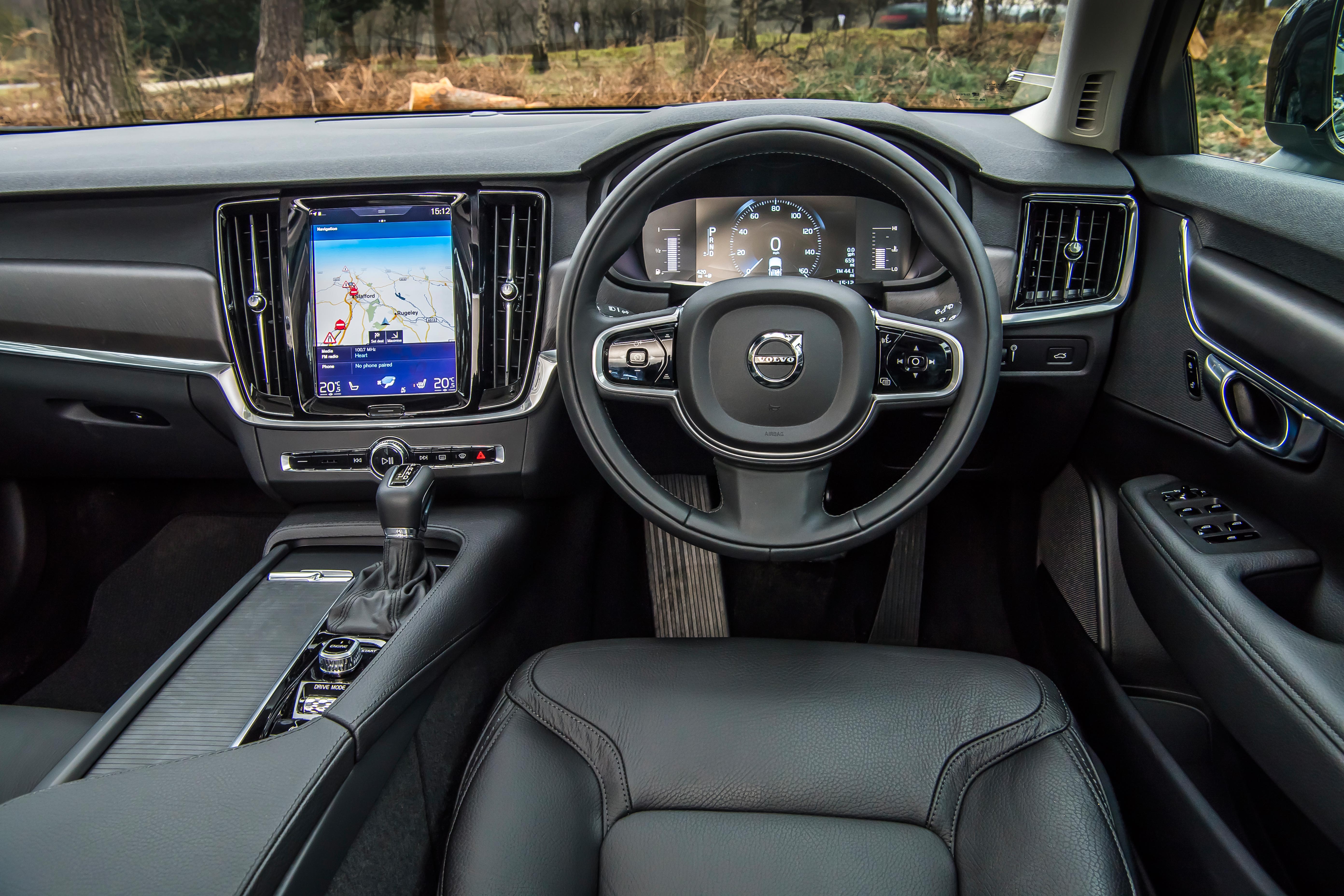 Volvo V90 Cross Country Review | carwow