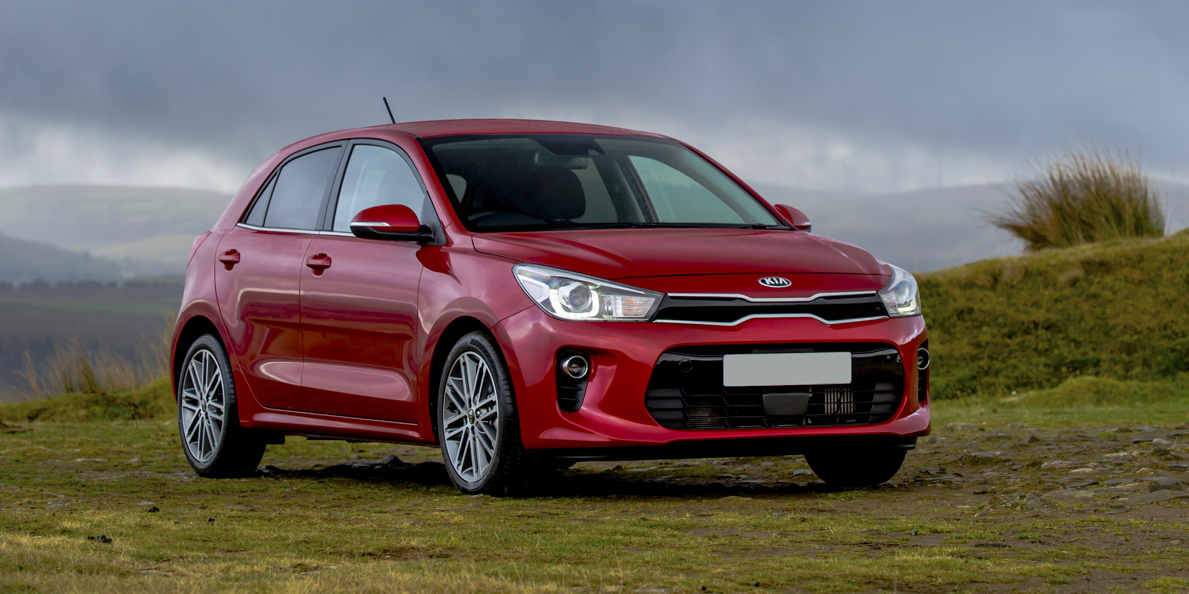 SEAT Leon vs Mazda 3 – alternative family hatchbacks compared | carwow