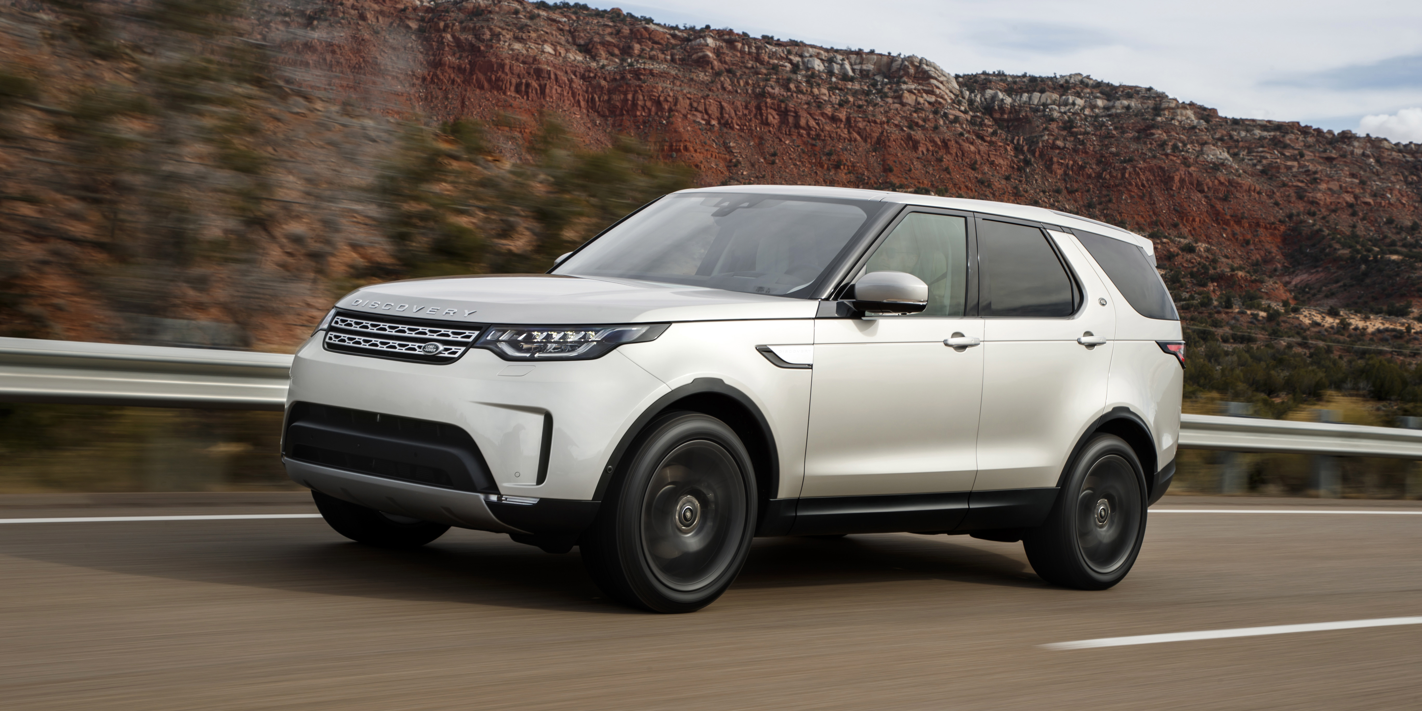 Land Rover Discovery Review | carwow