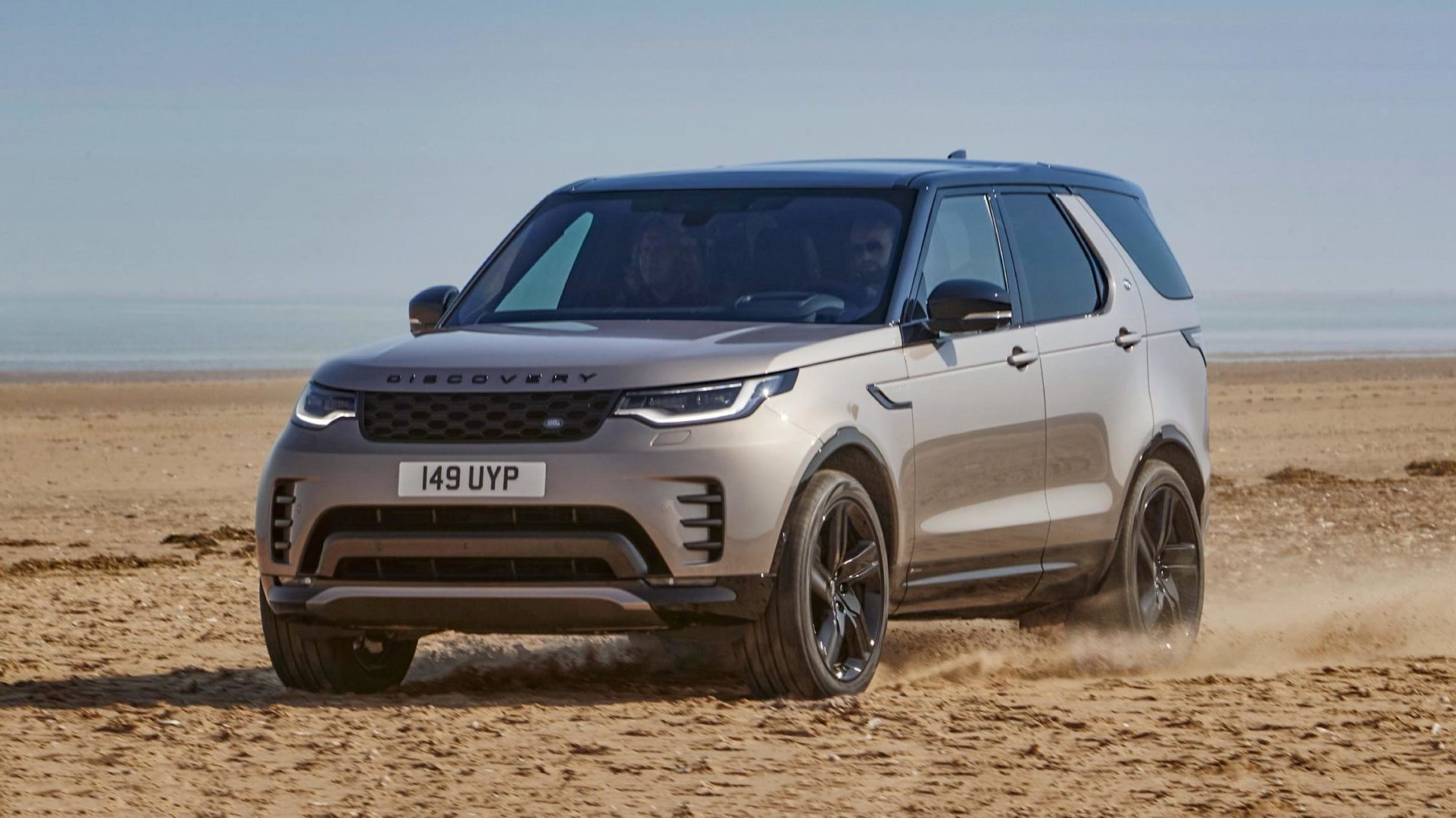 10 best Land Rover Defender alternatives | carwow