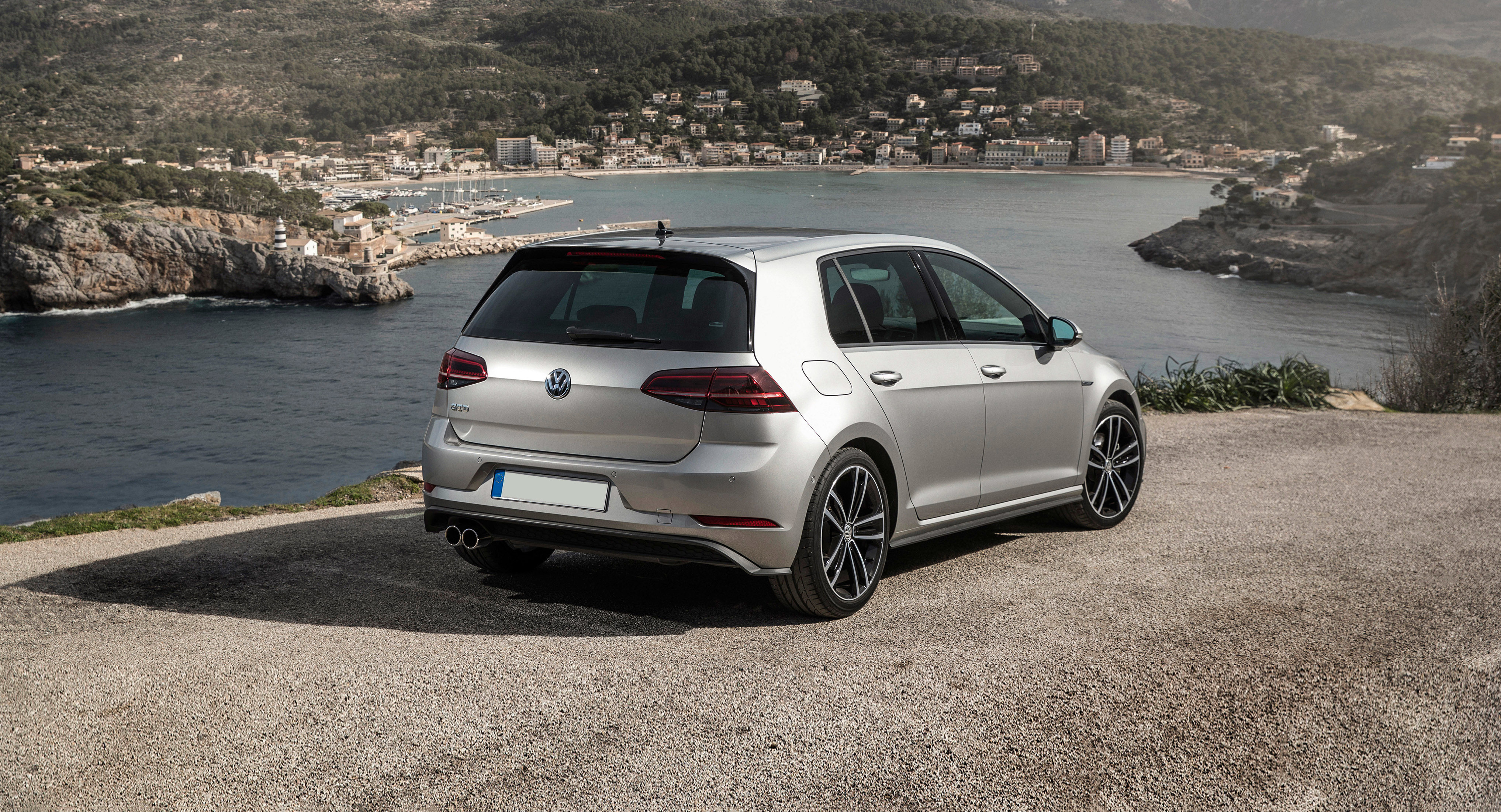 Volkswagen Golf GTD Review | carwow