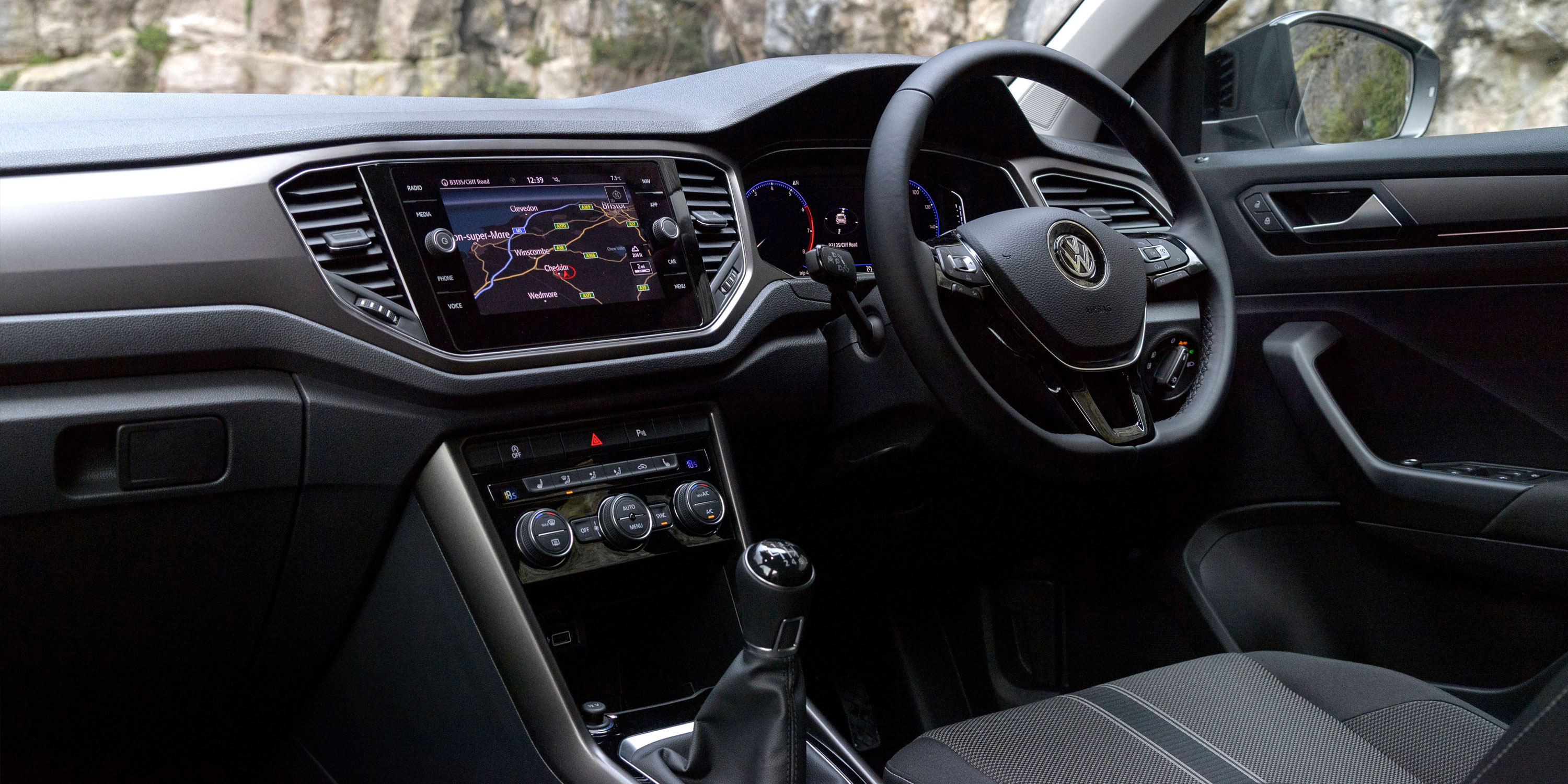 Volkswagen T-Roc interior and infotainment | carwow